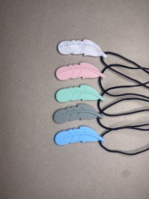 Feather Chew Necklace – flappyhappystim